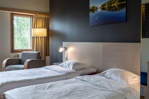 Quarto Twin Superior | Minibar, secretária, cortinas/cortinados opacos, quartos insonorizados 