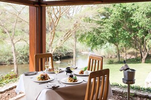 2 restaurantes, pequenos-almoços servidos 