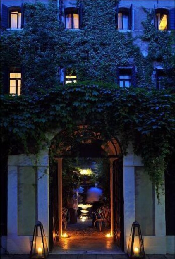 Hotel Flora, Venice: Hotel Reviews, Rooms & Prices | Hotels.com