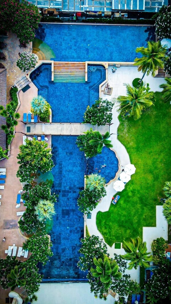 Jomtien Palm Beach Hotel And Resort - Jomtien