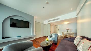 Jomtien Suite Sea View Jomtien Wing | Escrivaninha, espaço de trabalho para notebook, Wi-Fi de cortesia