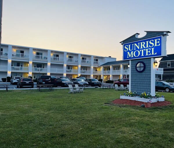 Sunrise Motel - Portsmouth, NH