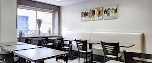 Café da manhã continental todos os dias mediante uma taxa
