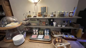 Café da manhã com buffet diário (EUR 9.5 por pessoa)
