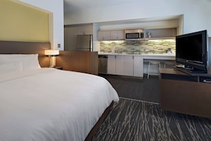 Estúdio, 1 cama king-size e sofá-cama | Roupa de alta qualidade, camas de colchão pillowtop, cofre no quarto