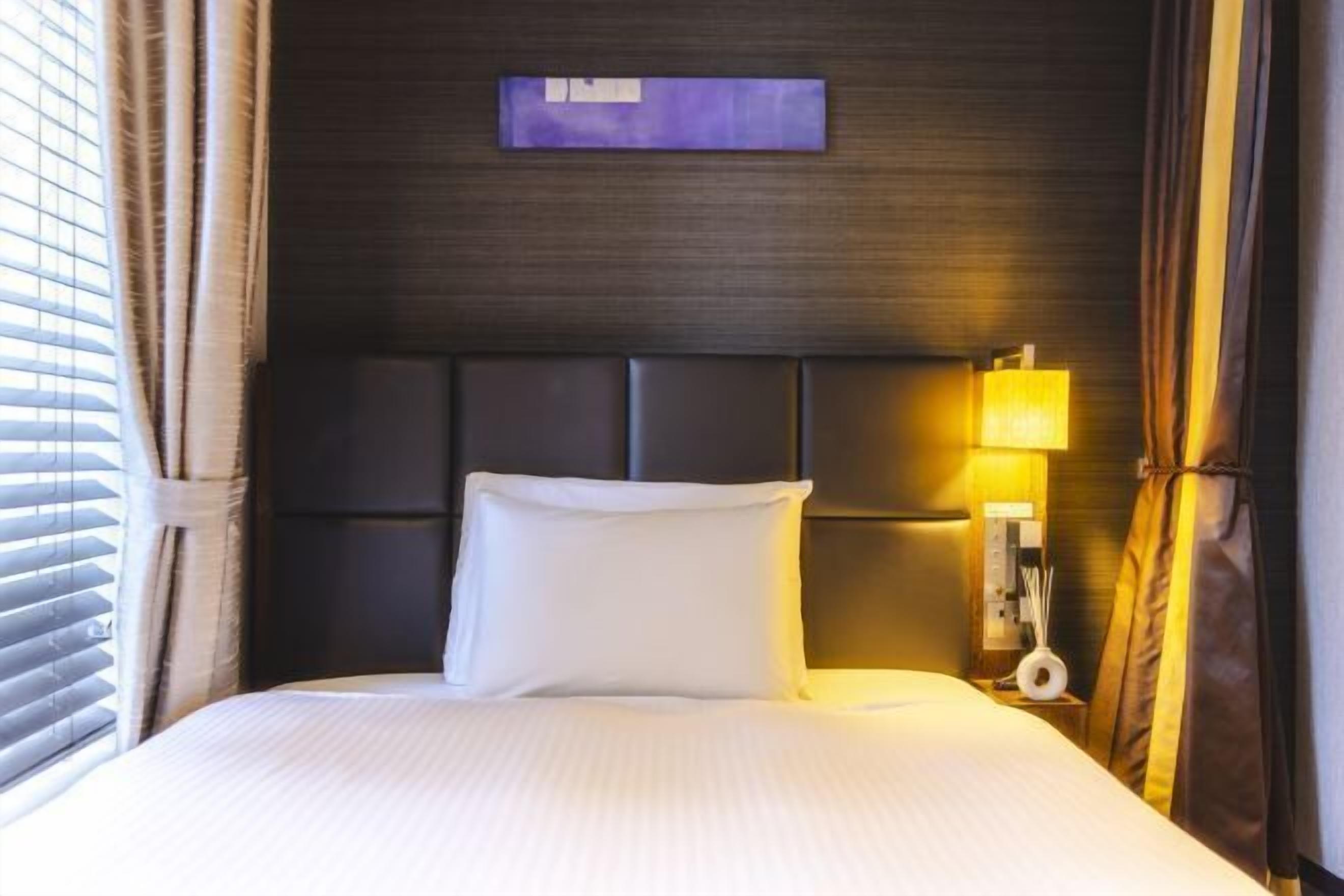 Edredões de penas, secretária, cortinas/cortinados opacos, Wi-fi grátis 