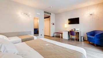 Quarto família, 1 cama Queen (with Sofabed) | Roupas de cama premium, edredons de pluma, frigobar, cofres nos quartos