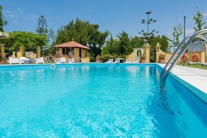 Piscina exterior sazonal 