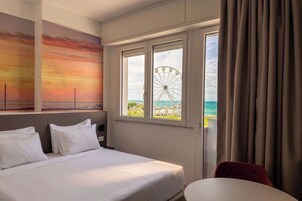 Quarto Duplo, vista para o mar | Secretária, Wi-fi grátis, roupa de cama fornecida 
