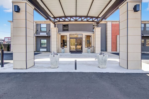 12 Oaks Hotel - Tyler, TX