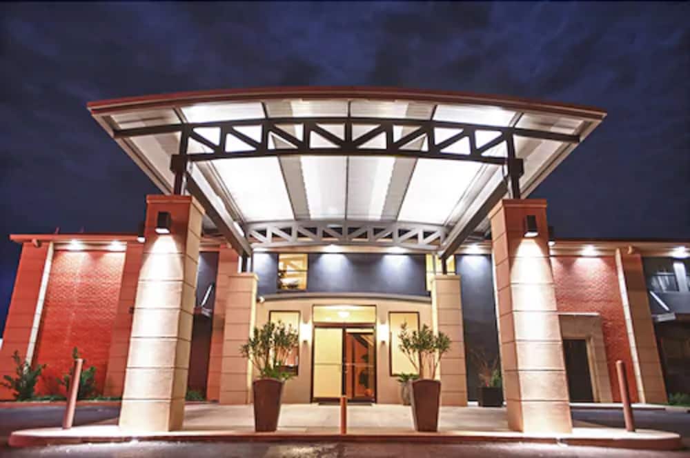 12 Oaks Hotel - Tyler, TX