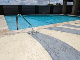 Piscina externa sazonal