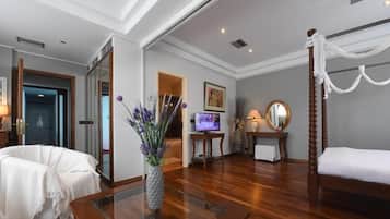 Quarto Deluxe | 1 quarto, cofre no quarto, secretária, Wi-fi grátis