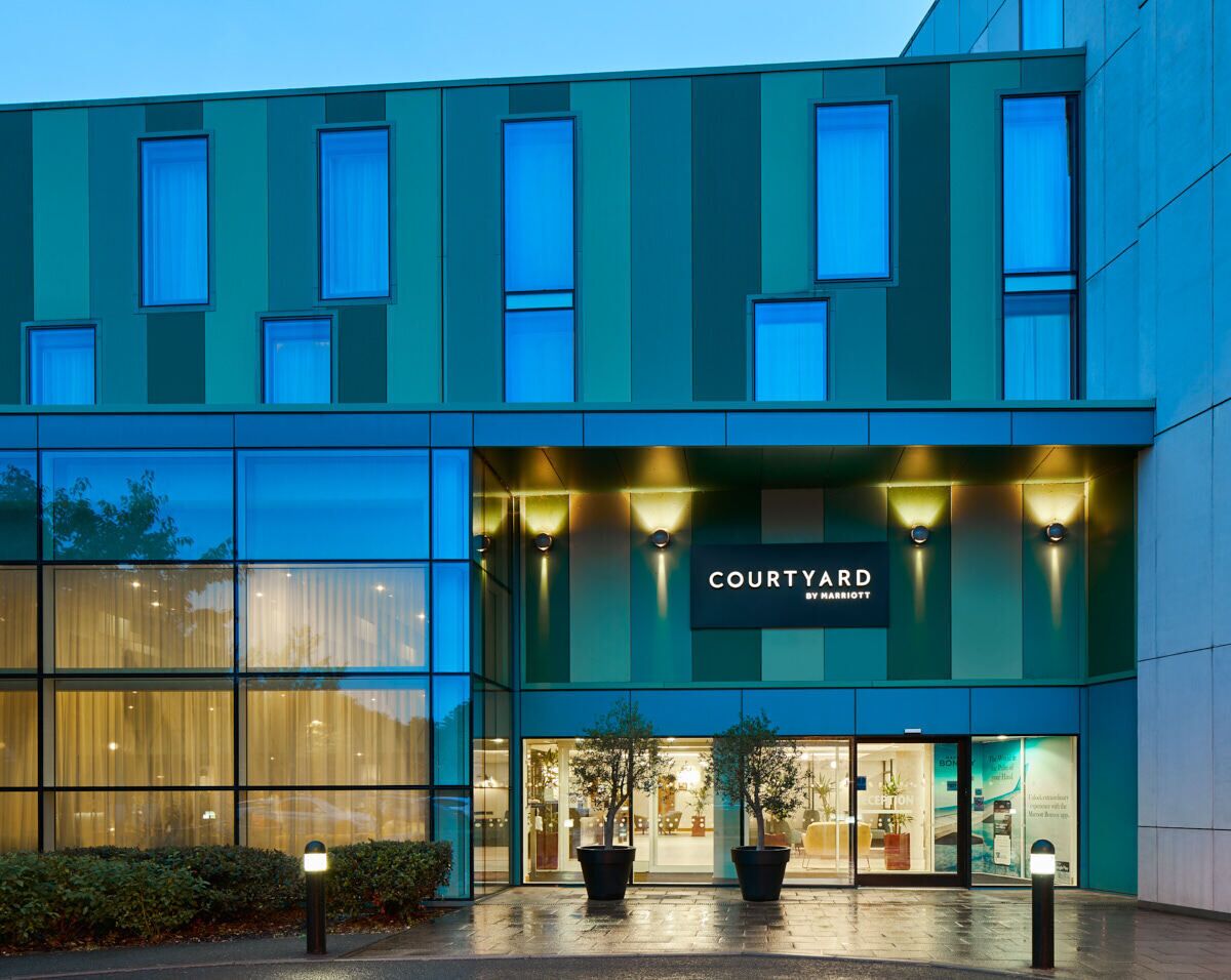 Courtyard by Marriott London Gatwick Airport, Gatwick: Info, Photos ...