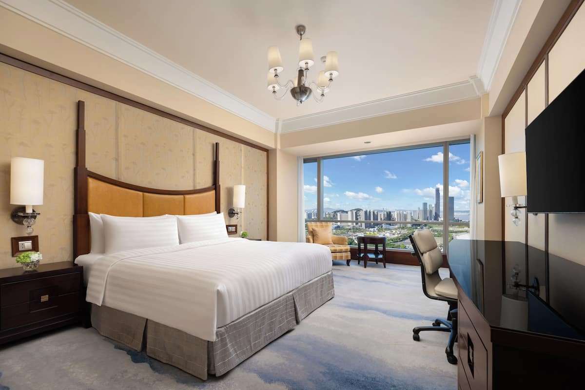 Quarto luxo, 1 cama King | Frigobar, cofres nos quartos, escrivaninha, cortinas blackout