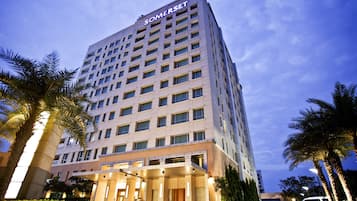 Fachada do alojamento (tarde/noite)