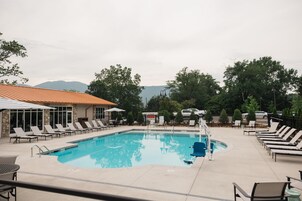 Piscina exterior sazonal 