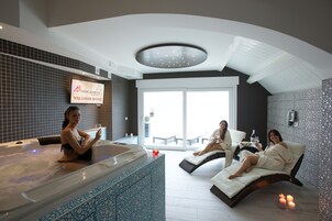 Sala(s) para tratamentos a casais, sauna, tratamentos faciais 