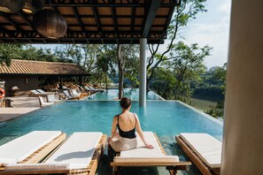 2 piscinas externas, guarda-sóis, espreguiçadeiras