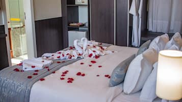 Suite Master | Frigobar, cofres nos quartos, escrivaninha, cortinas blackout