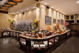 Pequeno-almoço tipo buffet diário mediante uma taxa 