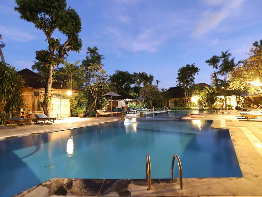 Piscina exterior, da(s) 6:00 à(s) 19:00, guarda-sóis, espreguiçadeiras