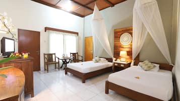 Quarto Superior | 1 quarto, minibar, secretária