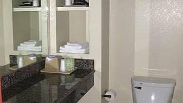 Chuveiro/banheira combinados, secador de cabelo (mediante solicitação)