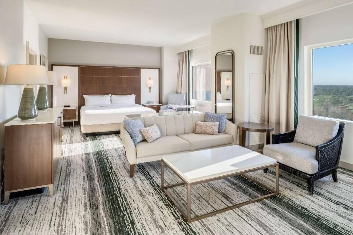 Roupas de cama premium, cofres nos quartos, escrivaninha