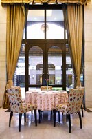 Pequeno-almoço tipo buffet diário (480 TWD por pessoa) 