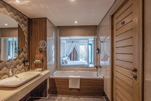 Suite Júnior | Minibar, cofre no quarto, secretária, cortinas/cortinados opacos 
