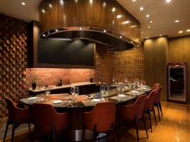 2 restaurantes, pequenos-almoços servidos