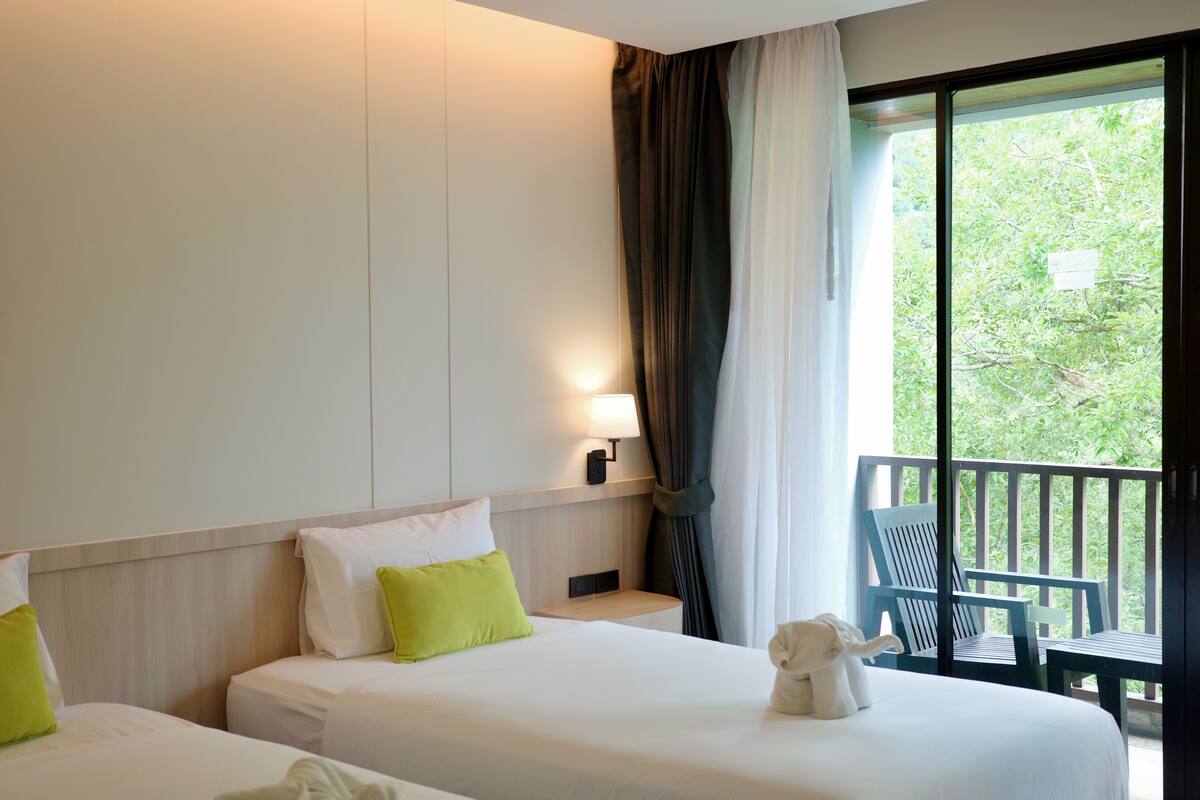 Quarto luxo, vista para o jardim | Roupas de cama premium, frigobar, cofres nos quartos, escrivaninha