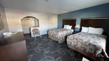 Quarto Duplo Standard | Secretária, cortinas/cortinados opacos, Wi-fi grátis