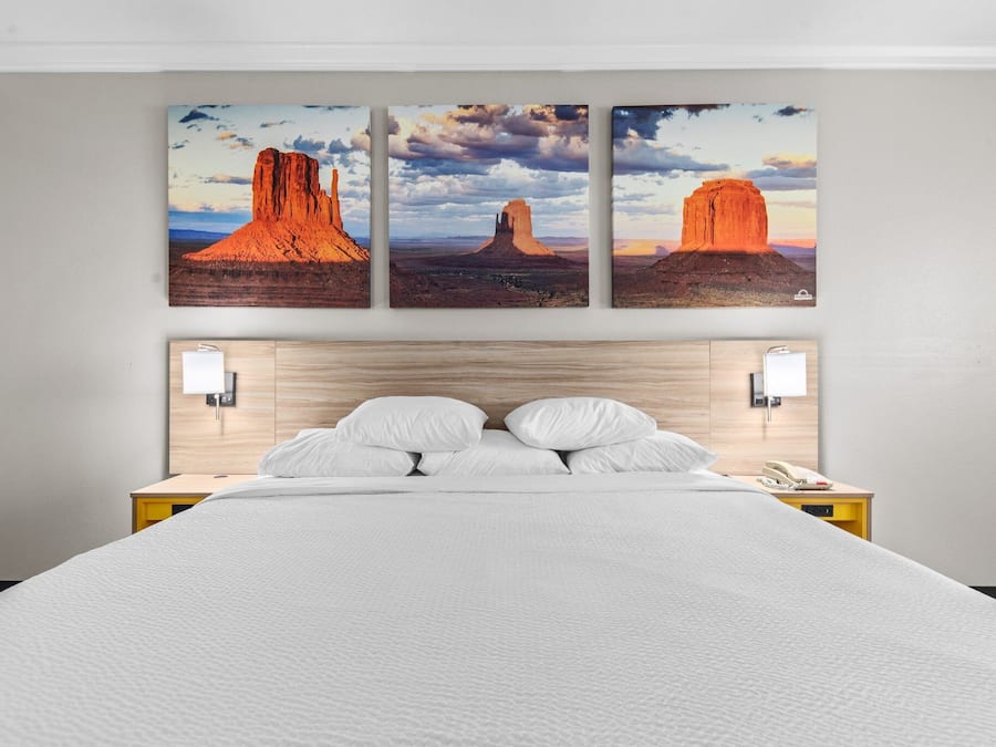 Secretária, ferro/tábua de engomar, Wi-fi grátis