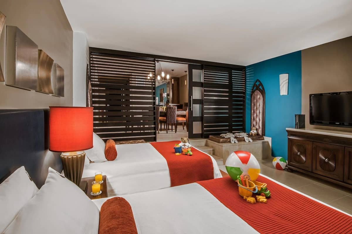 Frigobar, cofres nos quartos, individualmente decorados, escrivaninha