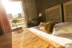 Quarto, vista para o jardim | Minibar, cofre no quarto, com decoração personalizada, secretária 