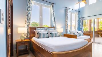 Cofre no quarto, com decoração personalizada