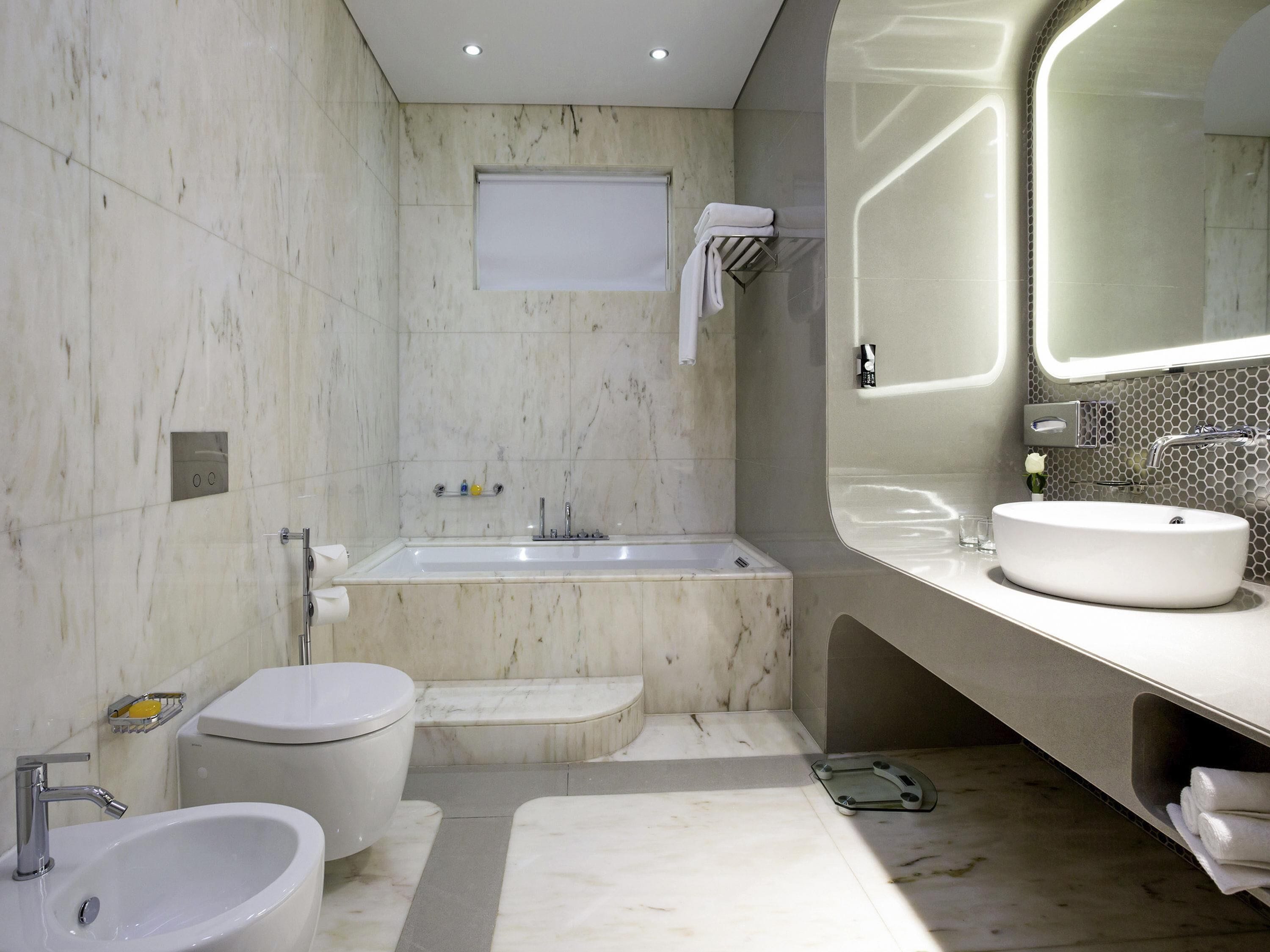 Suite, 1 quarto (Diplomatic) | Roupa de alta qualidade, edredões de penas, minibar 