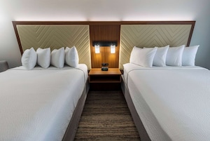 2 quartos, roupa de alta qualidade, minibar, cofre no quarto