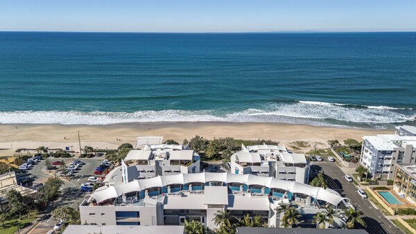 Rolling Surf Resort - Caloundra