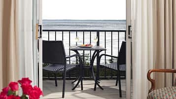 1 Cama King-size | Com decoração personalizada, com mobília individualizada, secretária