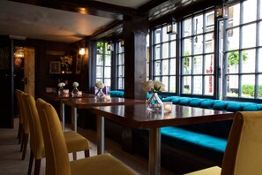 Pequenos-almoços, almoços e jantares servidos