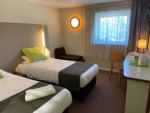 Com decoração personalizada, com mobília individualizada, secretária