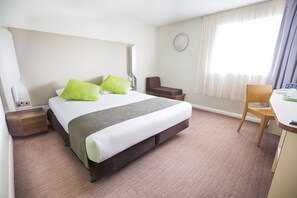 Quarto Standard, 1 cama de casal | Com decoração personalizada, com mobília individualizada, secretária 