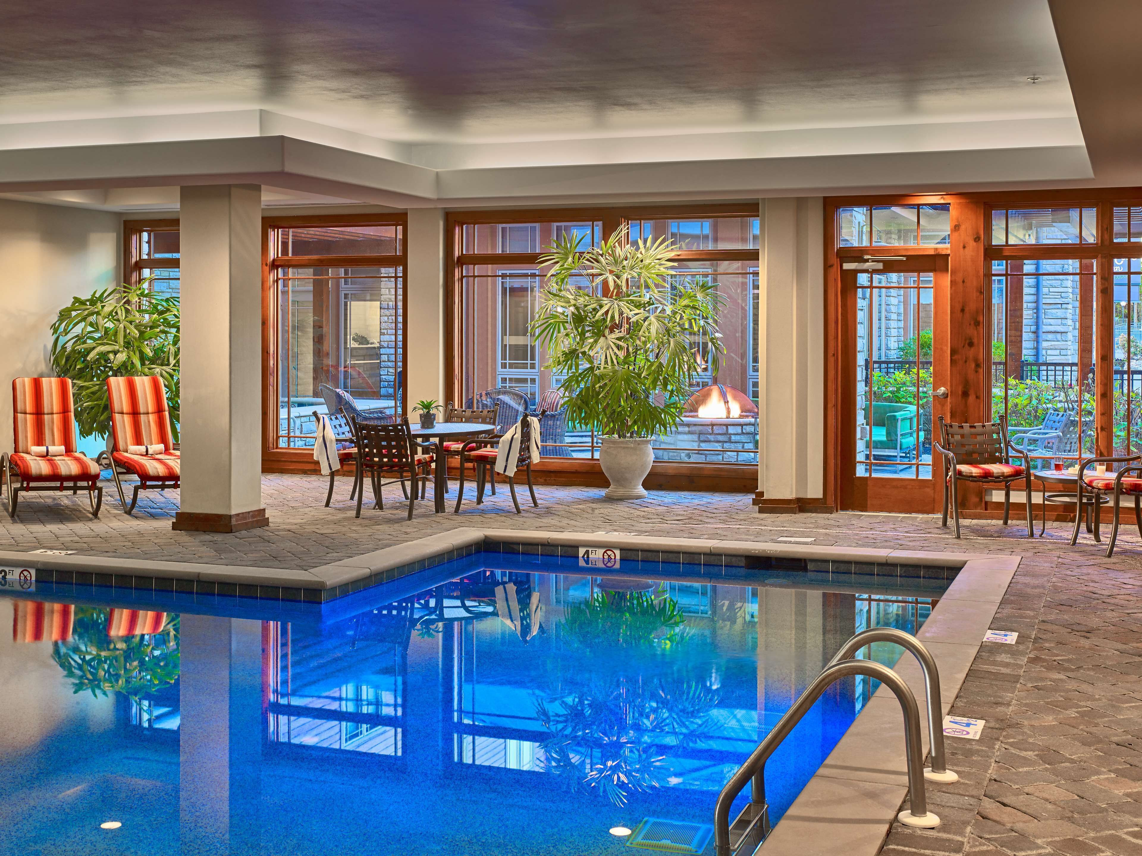 Piscina interior, piscina exterior 
