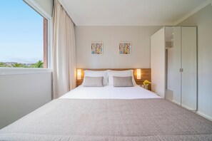 Suite Júnior | Minibar, cofre no quarto, secretária, cortinas/cortinados opacos 