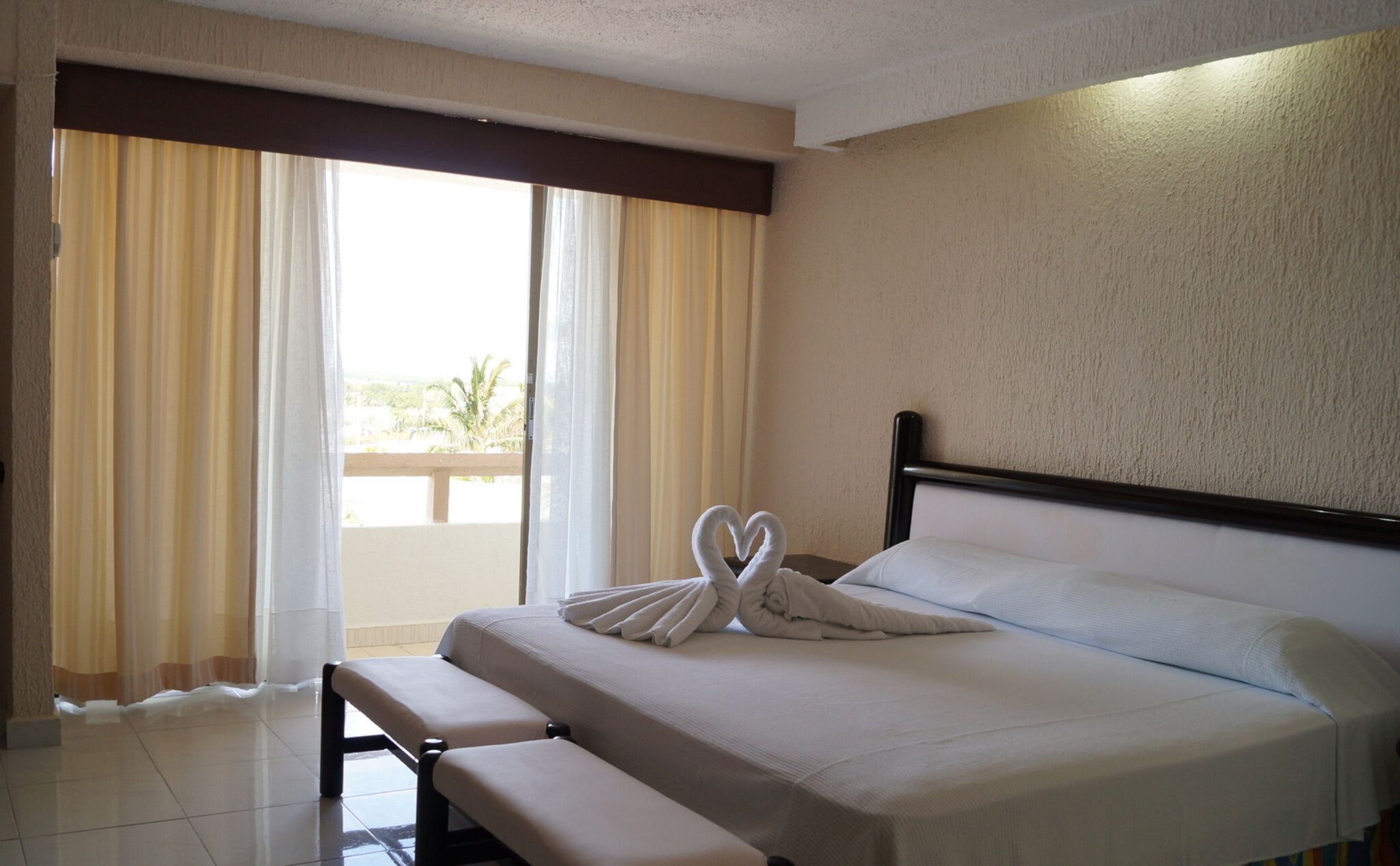 Cofre no quarto, cortinas/cortinados opacos, ferro/tábua de engomar 