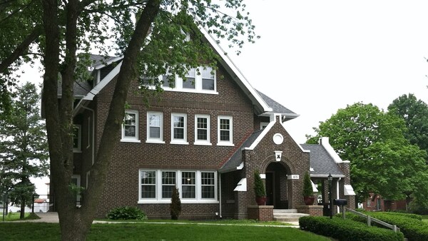 Iowa House - Ames, IA