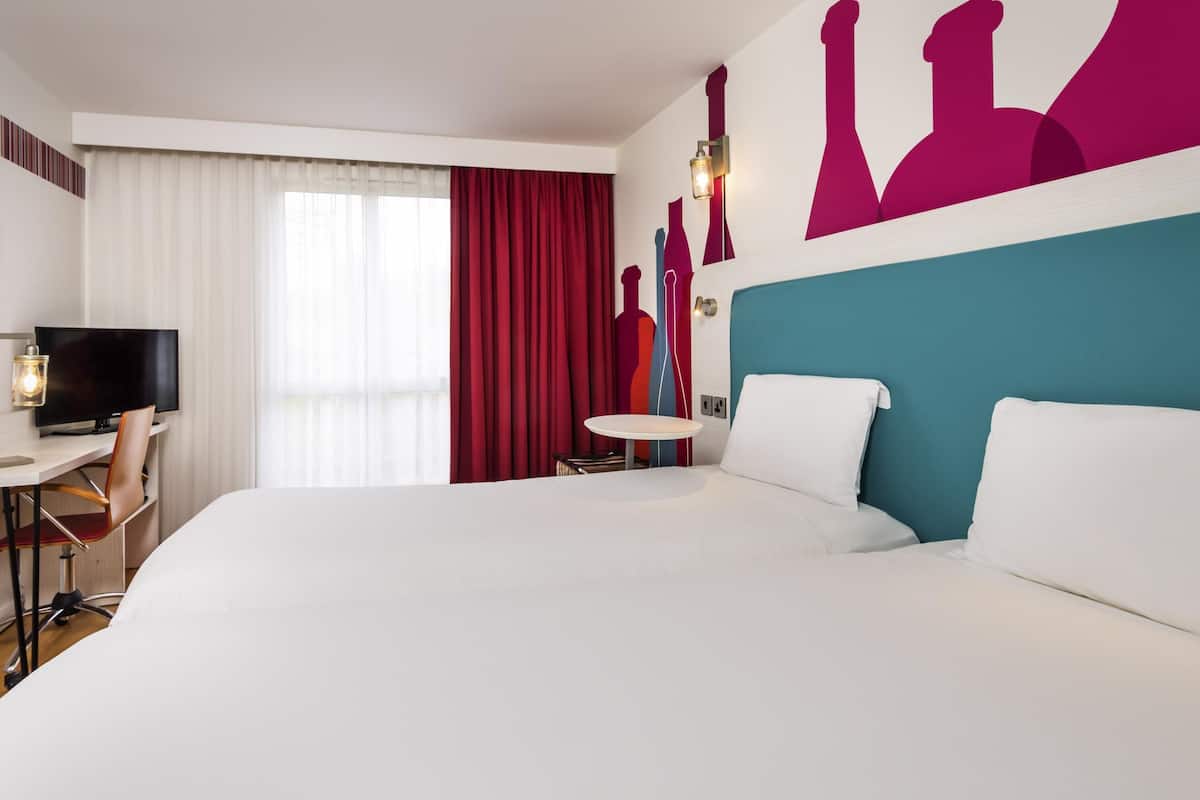 Quarto, 2 camas individuais (The Duet) | Secretária, cortinas/cortinados opacos, quartos insonorizados